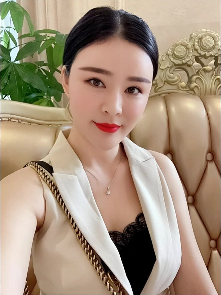艳艳 On Twitter 哥哥快来,忍不住了,好想要哥哥的大ji巴操我!还不赶紧私信我。vx扫二维码