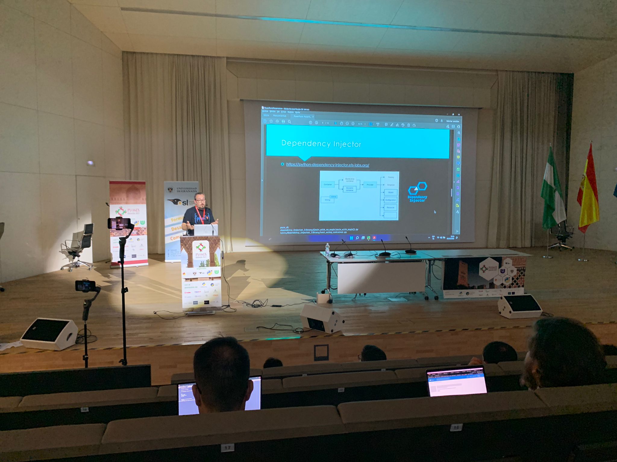 Sergio León on Twitter: "Pues ya está, hoy dormiré tranquilo :) Inyección de dependencias con ...