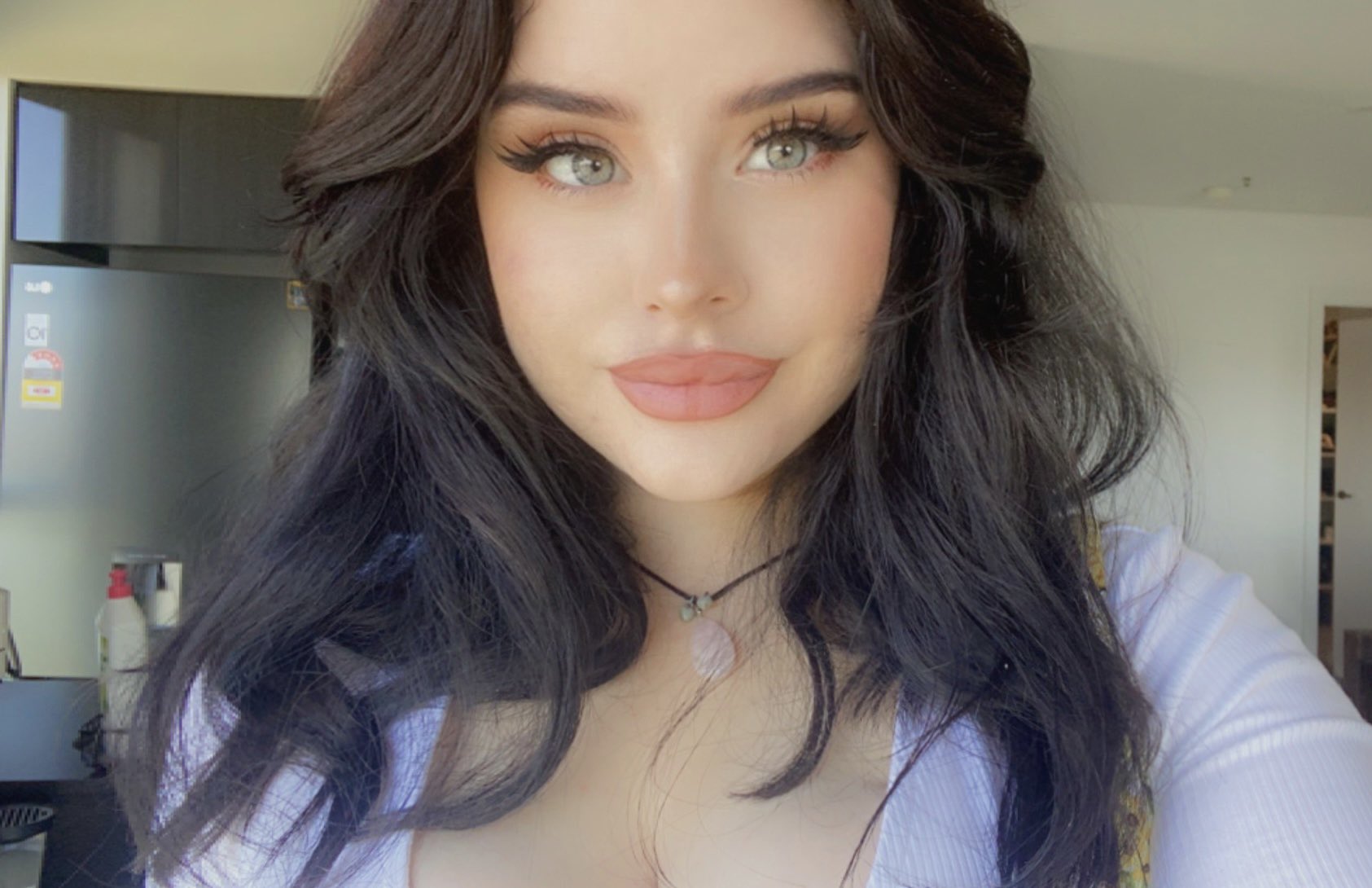 Emi 🐝 BEE-Tuber on Twitter: "This is what a loki main looks like 😩 https://t.co/pGb5CaMPTU ...