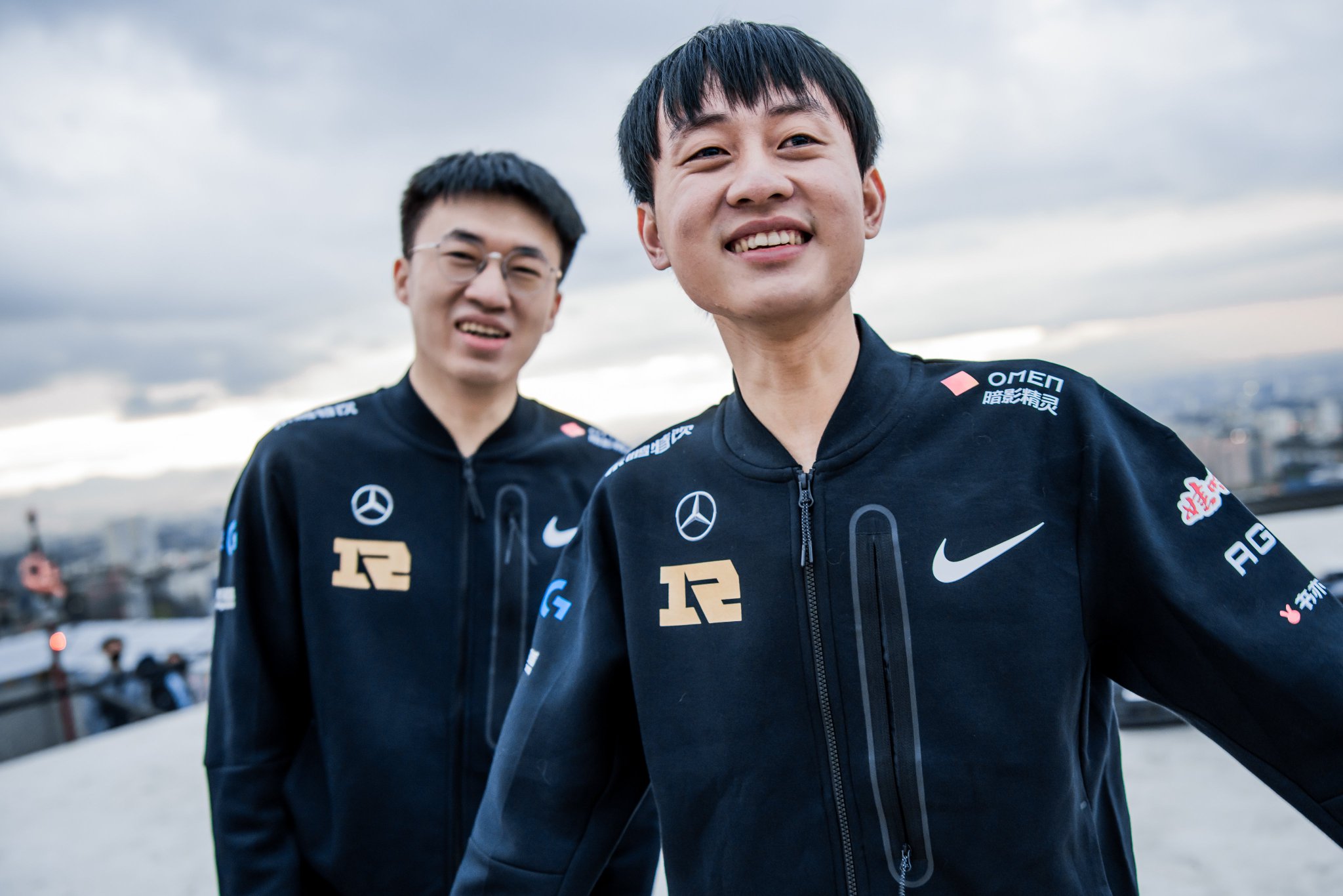 LoL Esports on Twitter: "COMING UP: @RNG versus @teamisurus! #Worlds2022 https://t.co/ZZDdynS5o8 ...