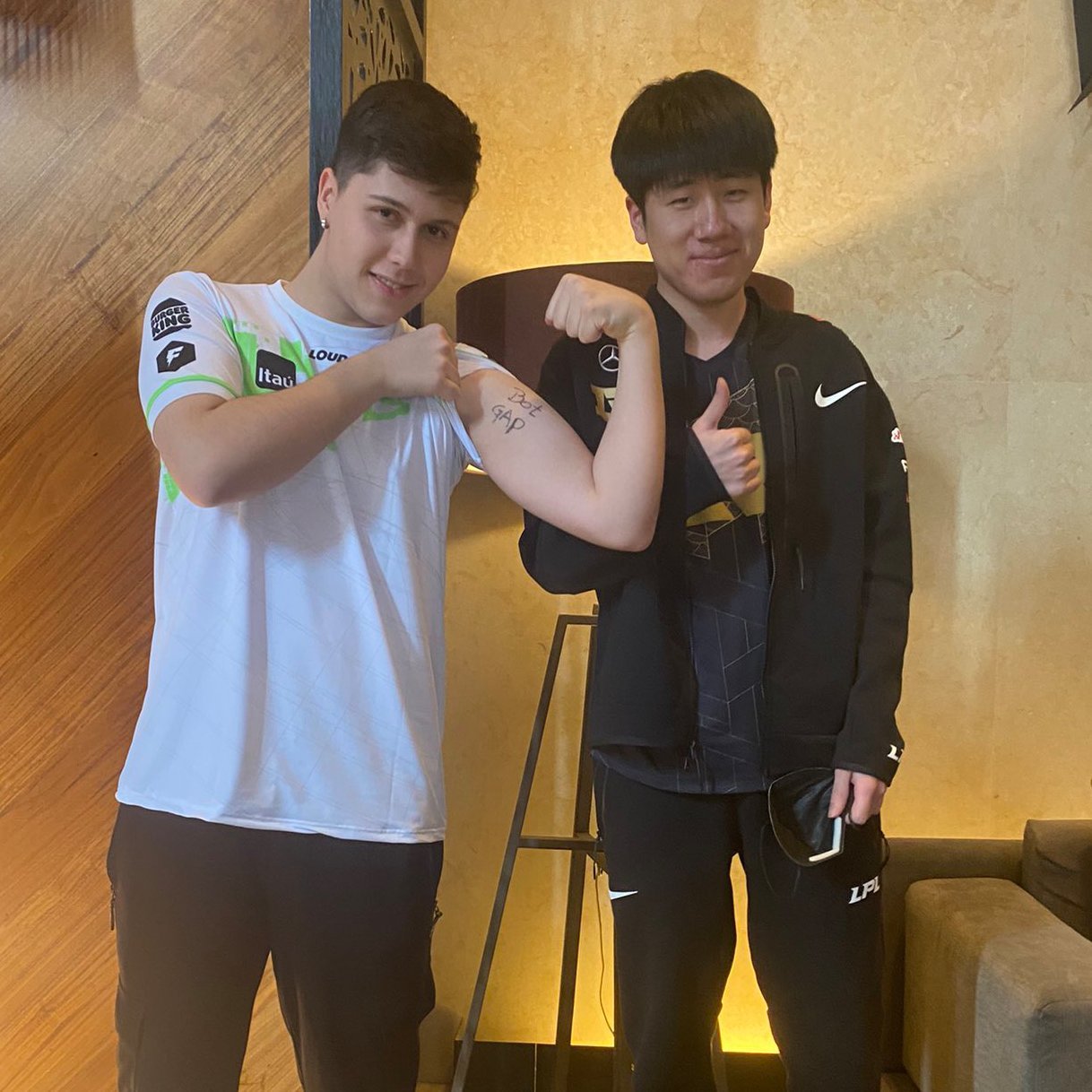 Esporin on Twitter: ""Alt koridor farkı" RNG GALA ve LLL Brance buluştu: https://t.co/utqDUPhpPJ ...