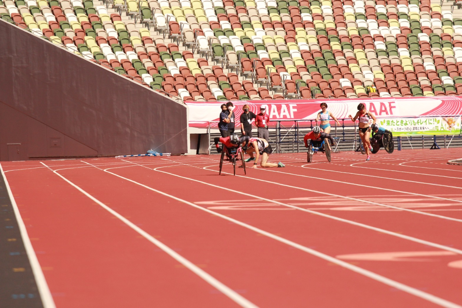 日本陸上競技連盟 on Twitter: "【#リレフェス＠#国立競技場 】 ／ ⚡️ライブ配信中⚡️ https://t.co/jZtXM4x6aE \ 最初の種目、パラ・4×100m ...