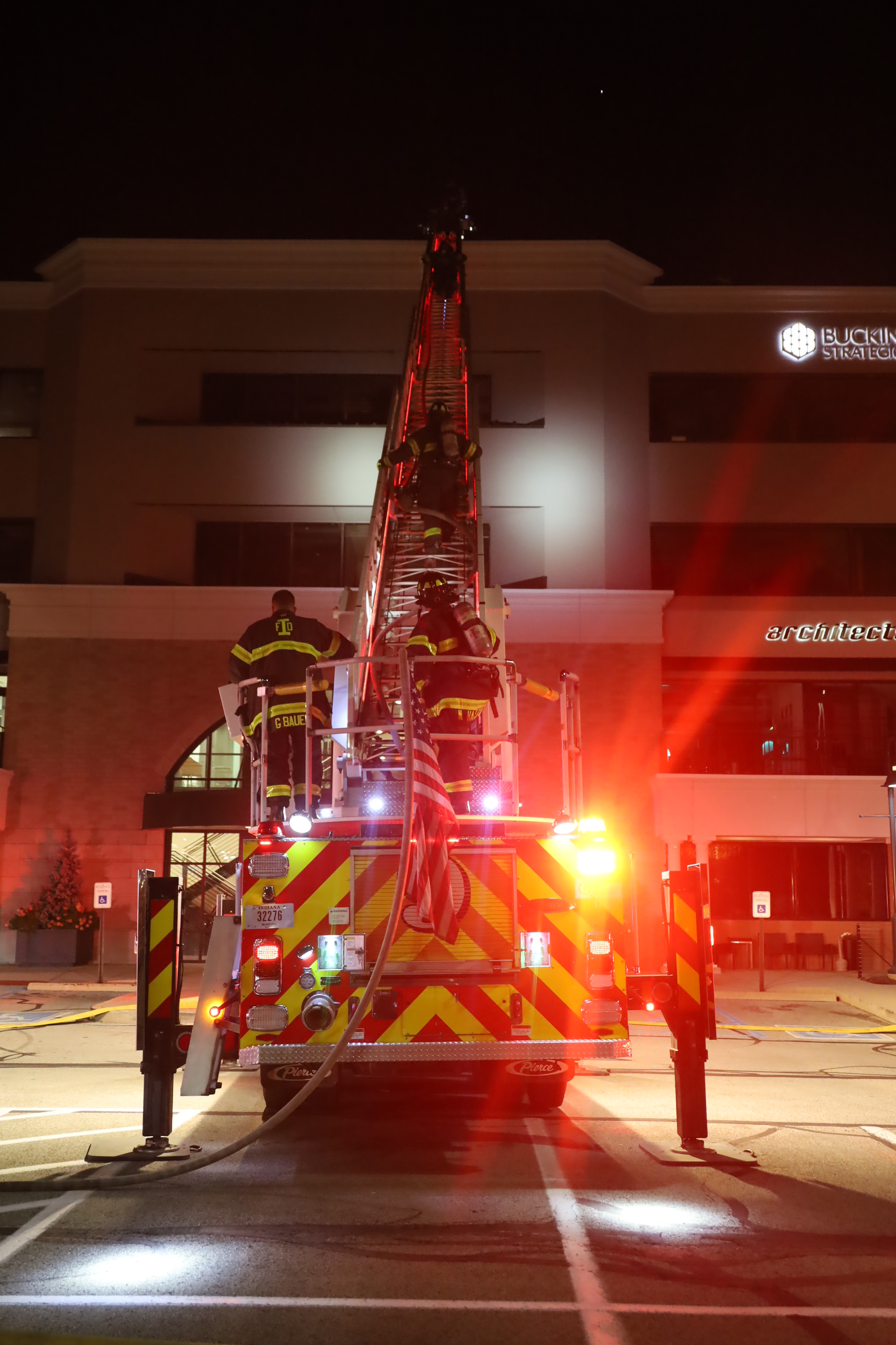 Indianapolis Fire Department 🚒 on Twitter: "9:37 PM - Patrons and workers successfully evacuated ...