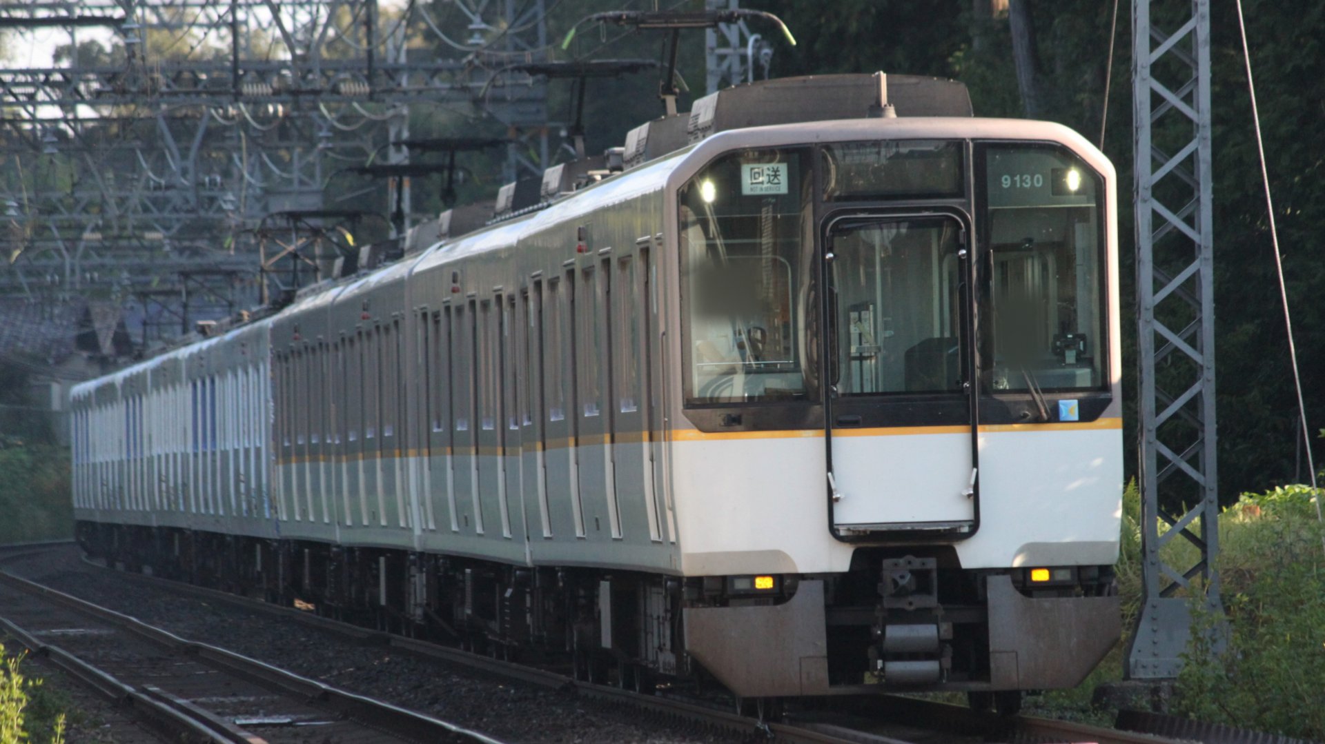 JWE 103 on Twitter: "近鉄9020系EE30編成+EE32編成+5800系DH01編成志摩スペイン村ラッピングの京都線回送です。定期運用で入ることがあるため、京都線の入線は ...