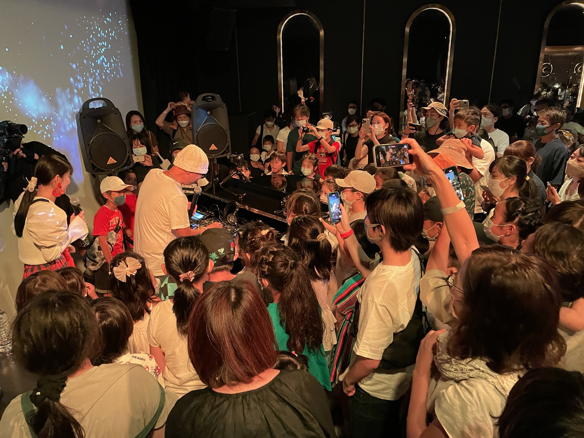 ピストン西沢 on Twitter: "ファミリータイム みんなでDJ🎶 盛り上がっております。 #gl813 https://t.co/xAGVpp2SMj" / Twitter