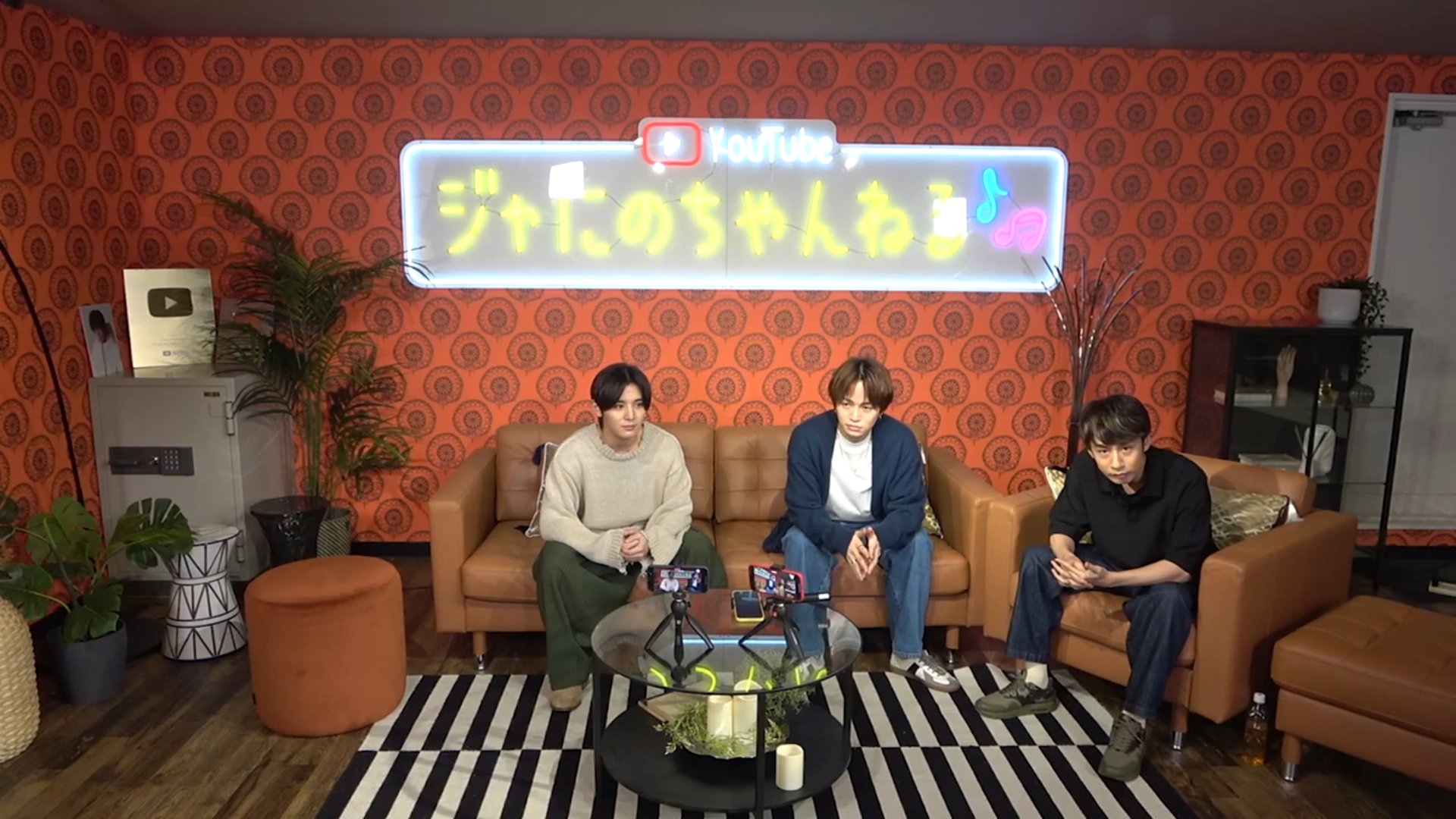 Transitions 🌩 🌈Smile again on Twitter: "[Awkward starting silence] Yam scoots over to Nino's ...