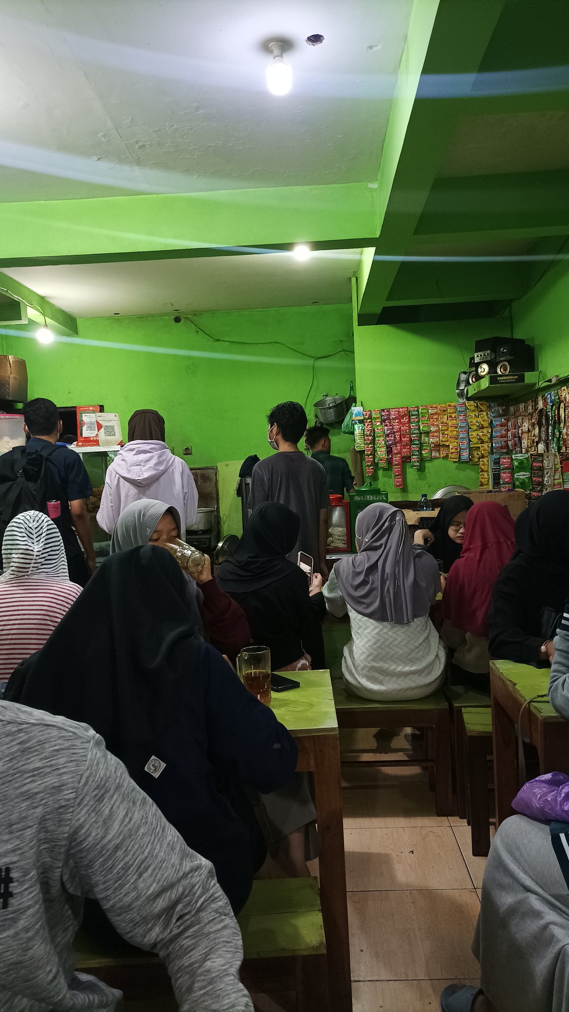 UGM_FESS on Twitter: "ugm_fess makan di burjo sami asih 2 rame banget gaes... https://t.co ...