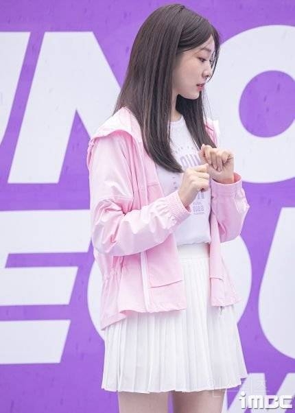 인스티즈(instiz) on Twitter: "오늘자 김연아 뉴발란스 행사.jpg (링크에 더있어요👉) https://instiz.net/pt/7240650"