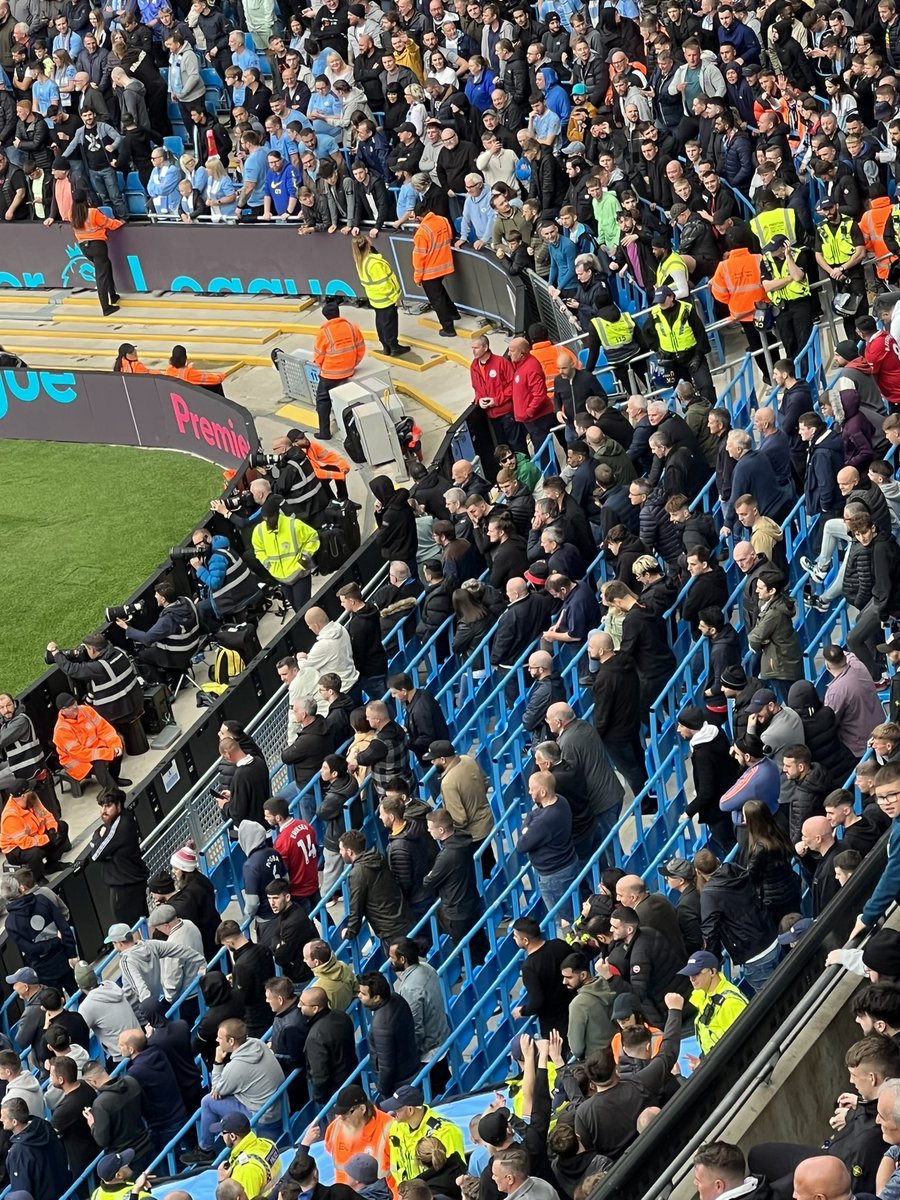 Mcfc Lads On Twitter United Fans In The 70th Minute