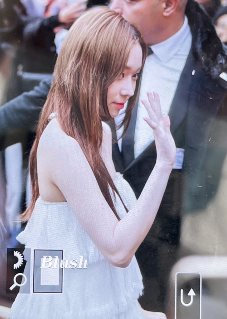 WINTER THAILAND (SLOW) on Twitter: "RT @Blush_wt: 221002 GivenchySS23 #WINTER #윈터 #WINTERatPFW # ...