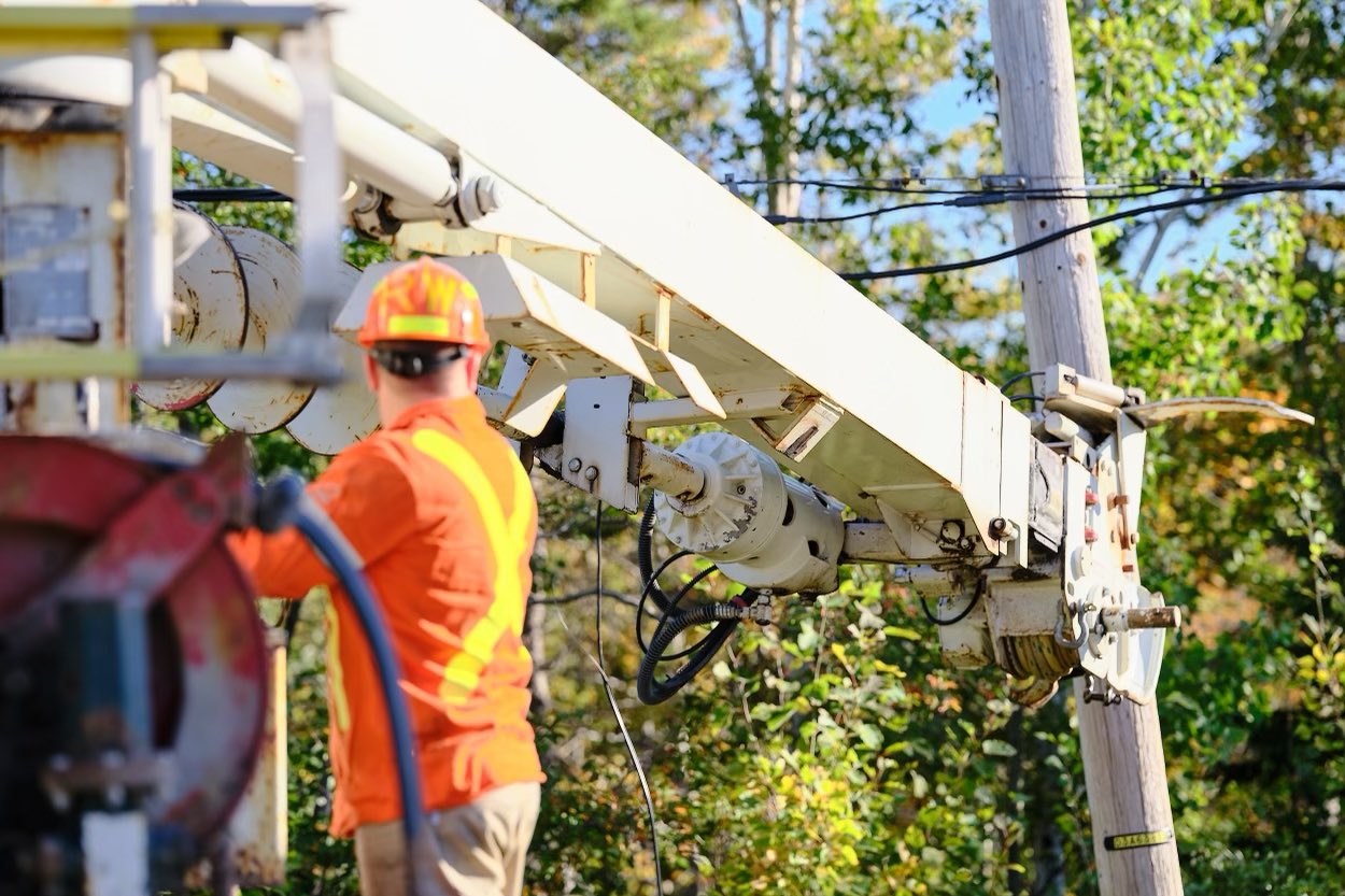 Hydro One on Twitter: "Our crews are making progress in Nova Scotia despite the severe damage ...