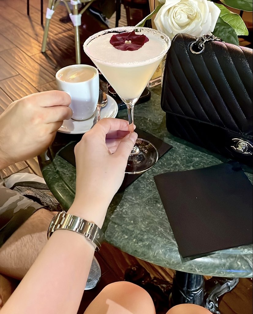Natalie Raine •📍𝐍𝐘𝐂 𝐎𝐜𝐭 𝟕-𝟐𝟏 on Twitter: "Macarons & Martinis 🍸🍓#Brunchin https://t.co ...