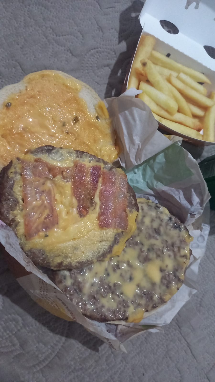 James Viana on Twitter: "Eu simplesmente não consigo acreditar que isso é um lanche de R$52 ...