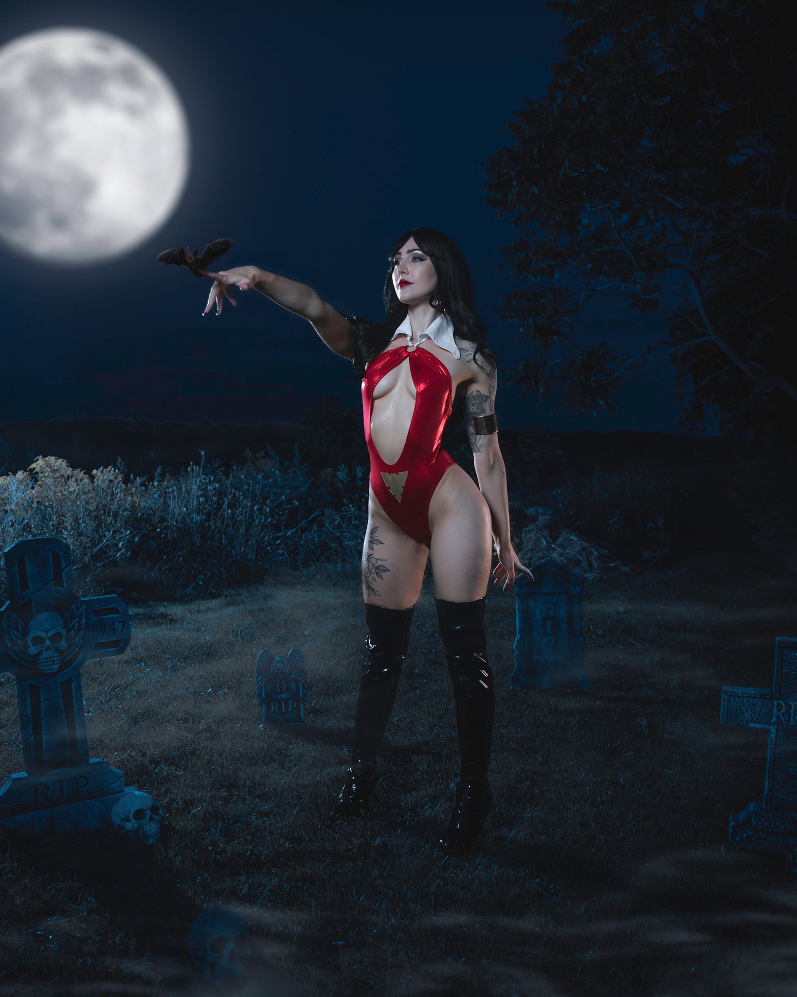 LuxloOoOo 👻 on Twitter: "Another fav from new Vampirella shoot :) https://t.co/2O7x7Q50f1" / Twitter
