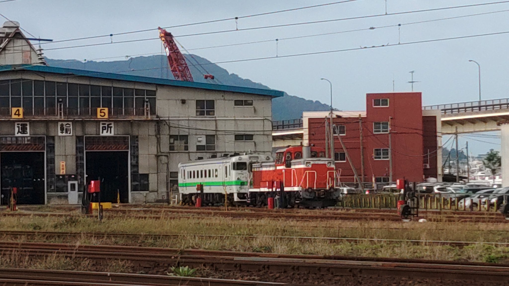 無想転生 on Twitter: "＃ｷﾊ40 #DE10 #函館運輸所 函館に回送されてきた旭川車1774、函館運輸所修繕6番にDE10-1739と留置されてます。 https://t.co ...