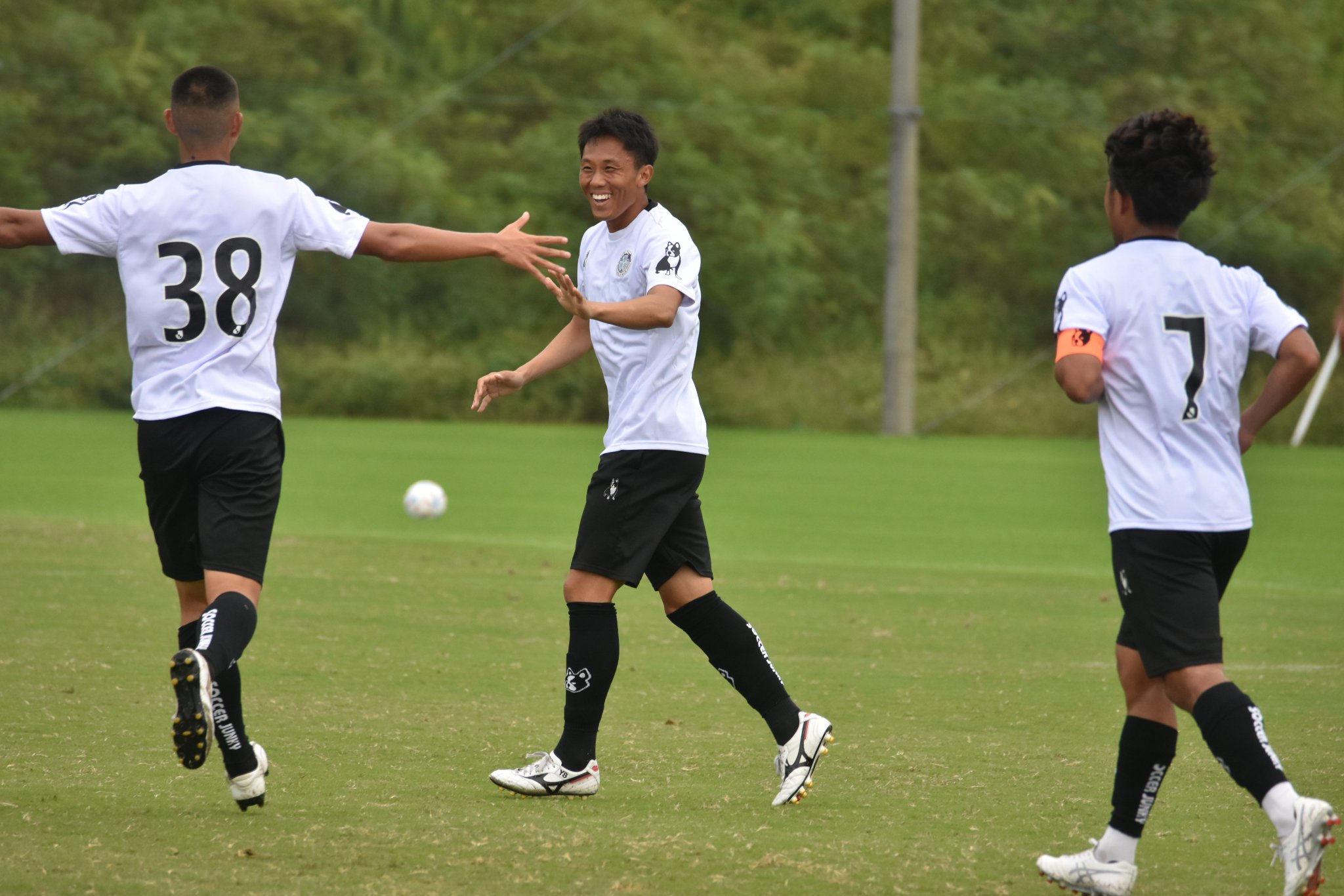 佐藤拓也 On Twitter 練習試合松本戦、見事なクロスで唐山選手のゴールをアシストして笑顔の森勇人選手。 出場機会に恵まれない中でも
