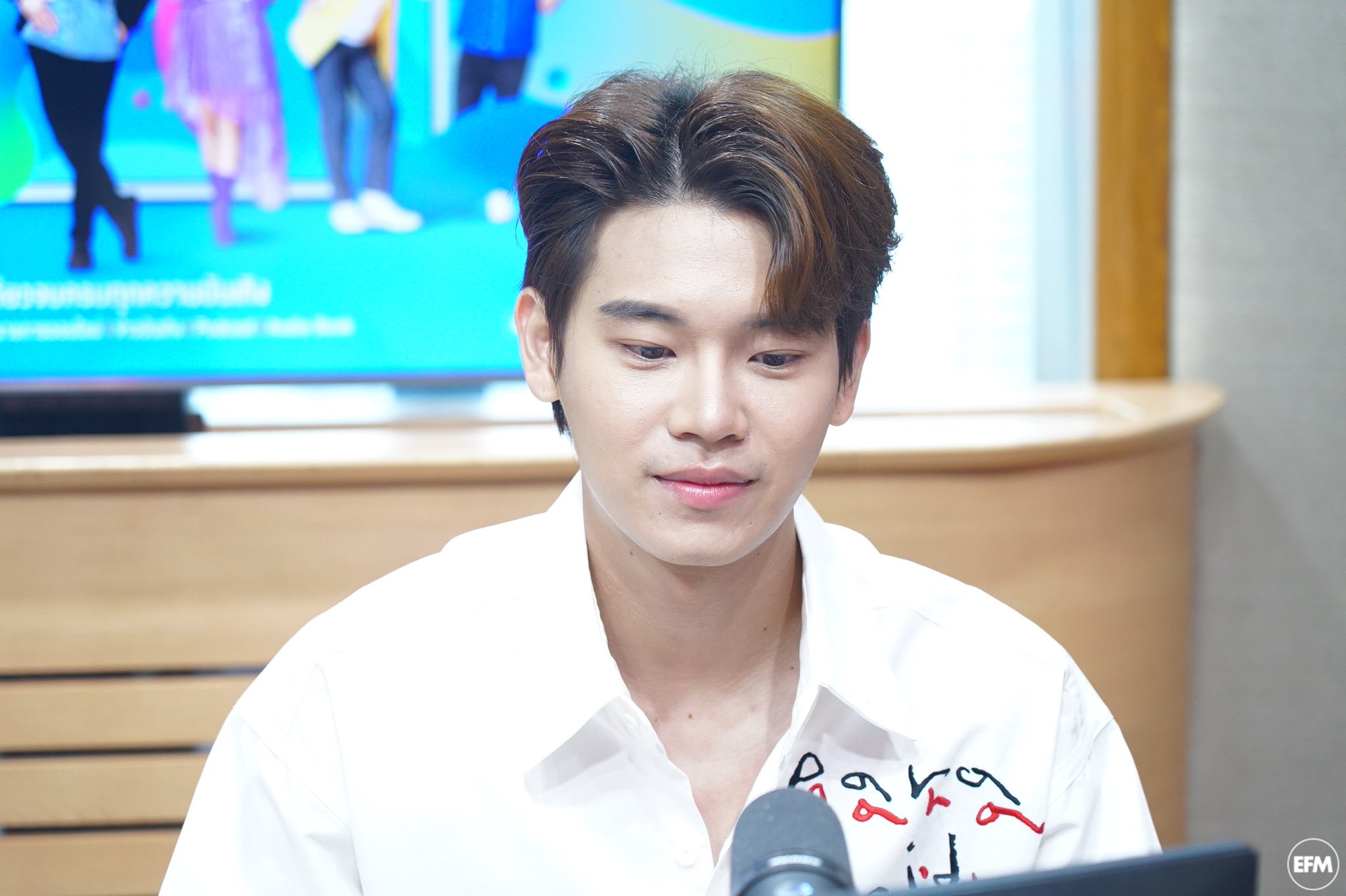 EFM STATION on Twitter: "ใครไม่ ‘เหล่ท่อ’ แต่ ‘YINYIN’ หล่อเท่สุดในแฉข่าวเช้าเลยครับ! ภาพ : แฉ ...