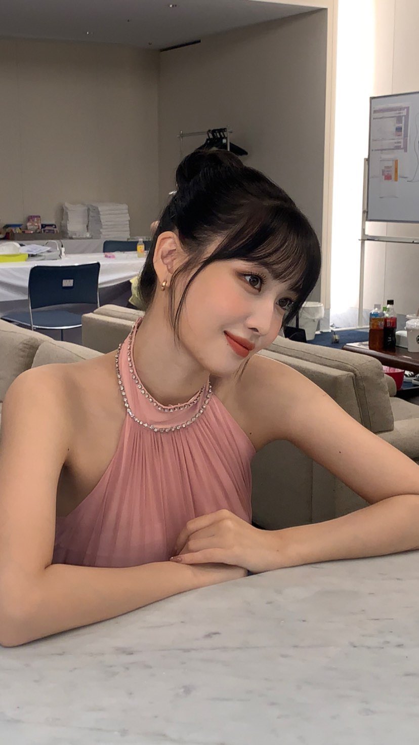 momo pics on Twitter: "absolutely gorgeous momo https://t.co/QBKCLypzEV" / Twitter