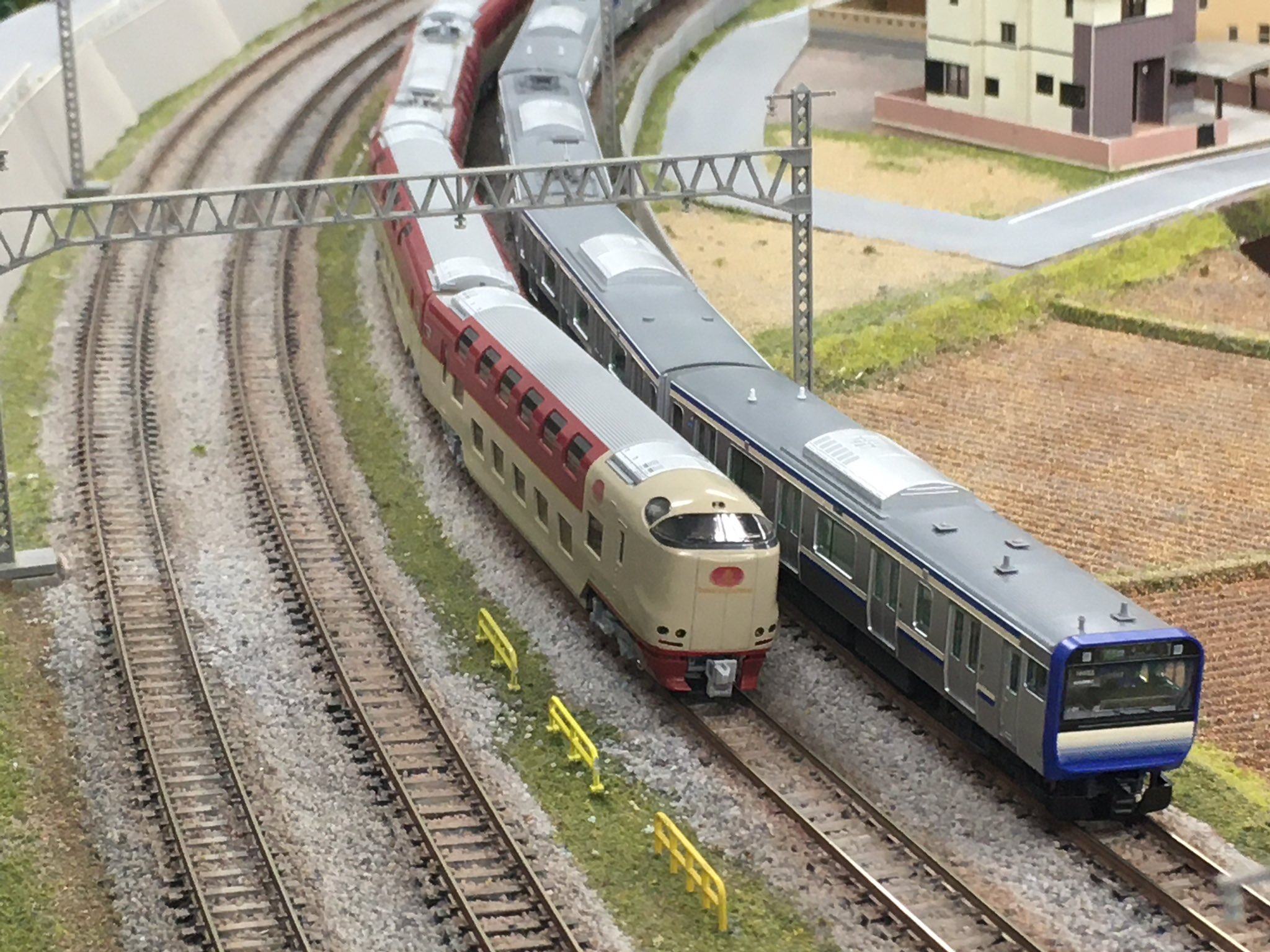 釜鉄路 on Twitter: "E257系NB-10編成と413系トキ鉄 筒石駅。 最高！ https://t.co/GjbMxPDh04" / Twitter