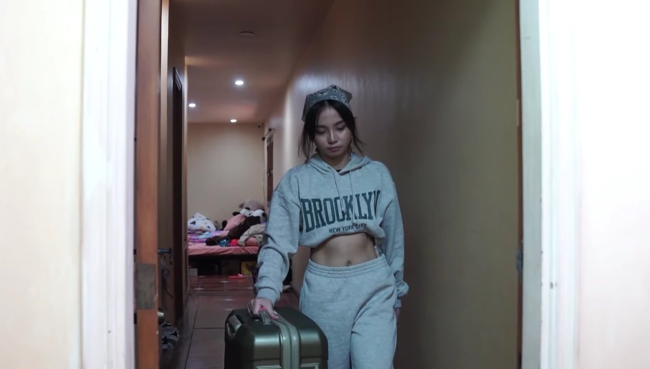 yiel | ɢʟɢ🦖 on Twitter: "shesshh! bat parang naging instant brand ambassador ka ng maleta nayan ...