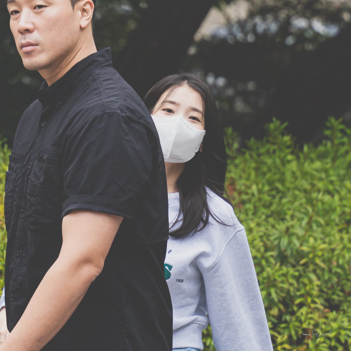 셀카봉 on Twitter: "221002 뉴발란스 런온 우먼 http://selfiepod.tistory.com/92 #아이유 #IU"