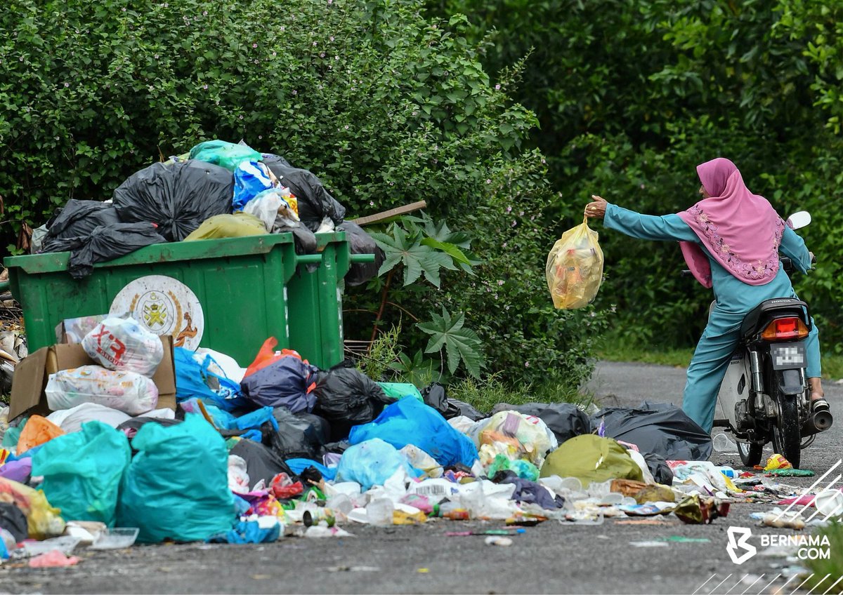 Bernama Tv 🇲🇾 On Twitter Kelihatan Penduduk Membuang Sampah Di Luar