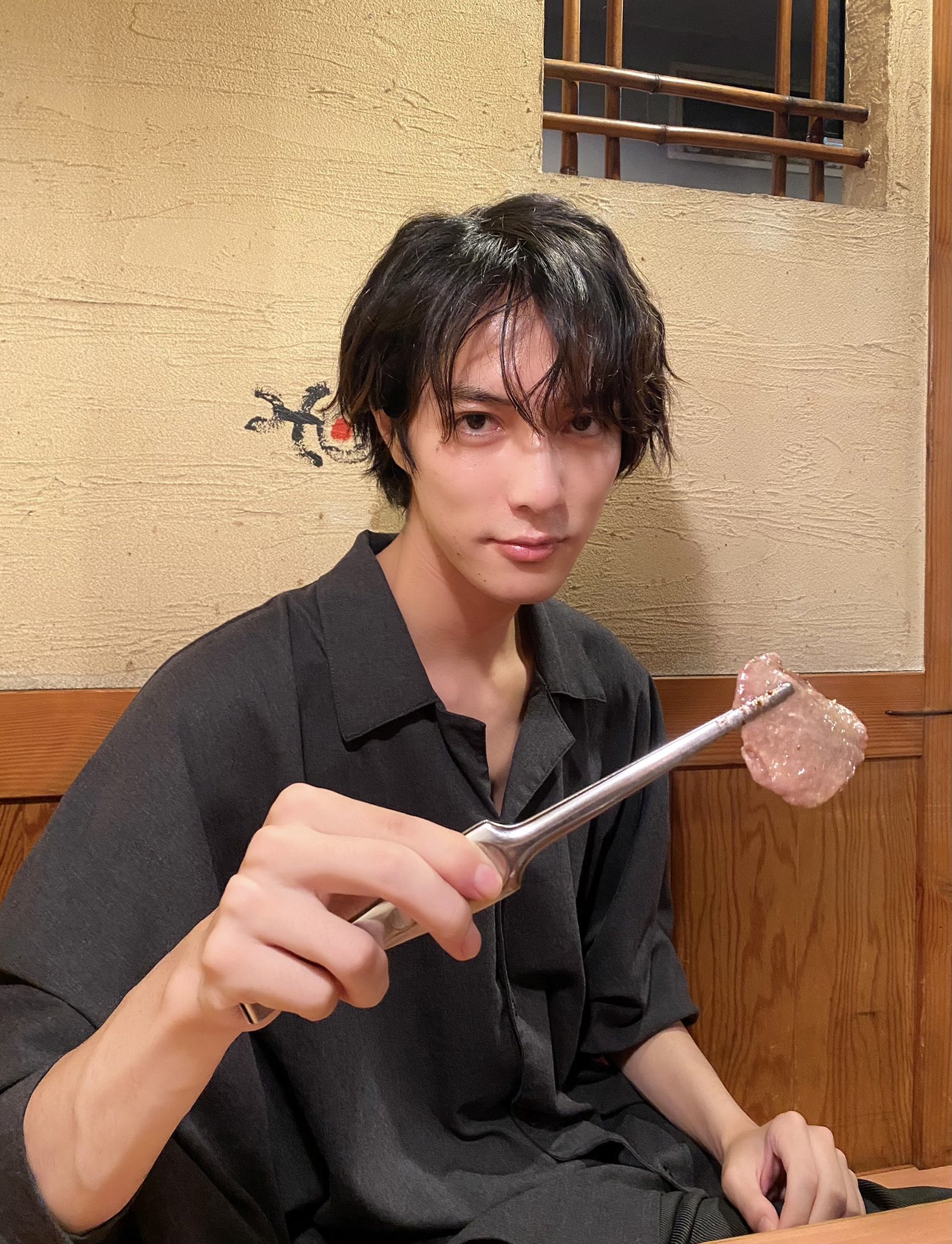 よむよ@サンをブレイク on Twitter: "RT @tominaga_yuya: 久しぶりに焼肉に来た。 シンちゃんと。 https://t.co/HEQjUKve5o" / Twitter