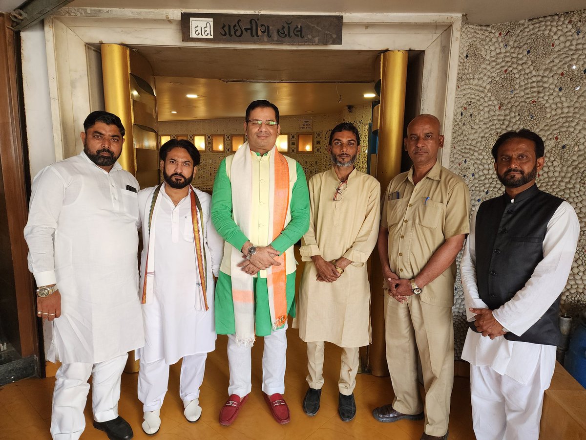 Atif Rasheed on Twitter: "गुजरात दौरे के दौरान आज अहमदाबाद के मशहूर दादी रेस्टोरेंट मे गुजरात के ...