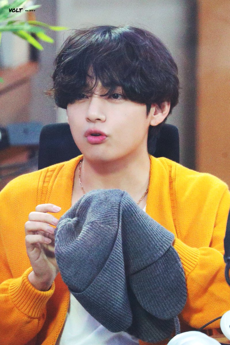 VOLT on Twitter: "⚡220927 별이 빛나는 밤에 #방탄소년단 #BTS #V #뷔 #태형 @BTS_twt"