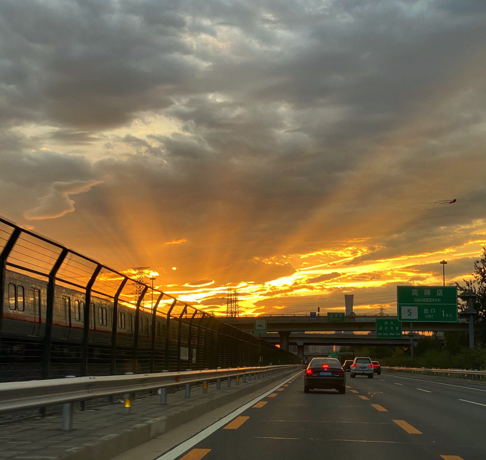 Hao Chen on Twitter: "京通快速看夕阳…… https://t.co/DDLNIQfpzy" / Twitter