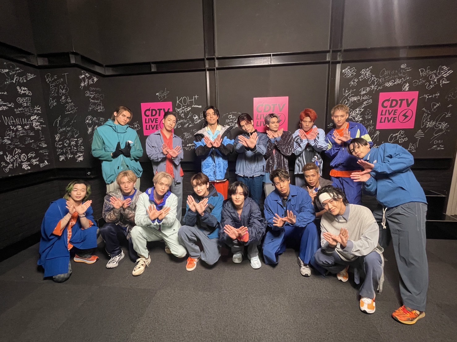 CDTV on Twitter: "#CDTVライブライブ 今夜も激アツLIVEをお届け♪ 本番直前ショットで実況中だよ📸 このあと #THERAMPAGE が登場！ 『2022世界バレー🏐 ...