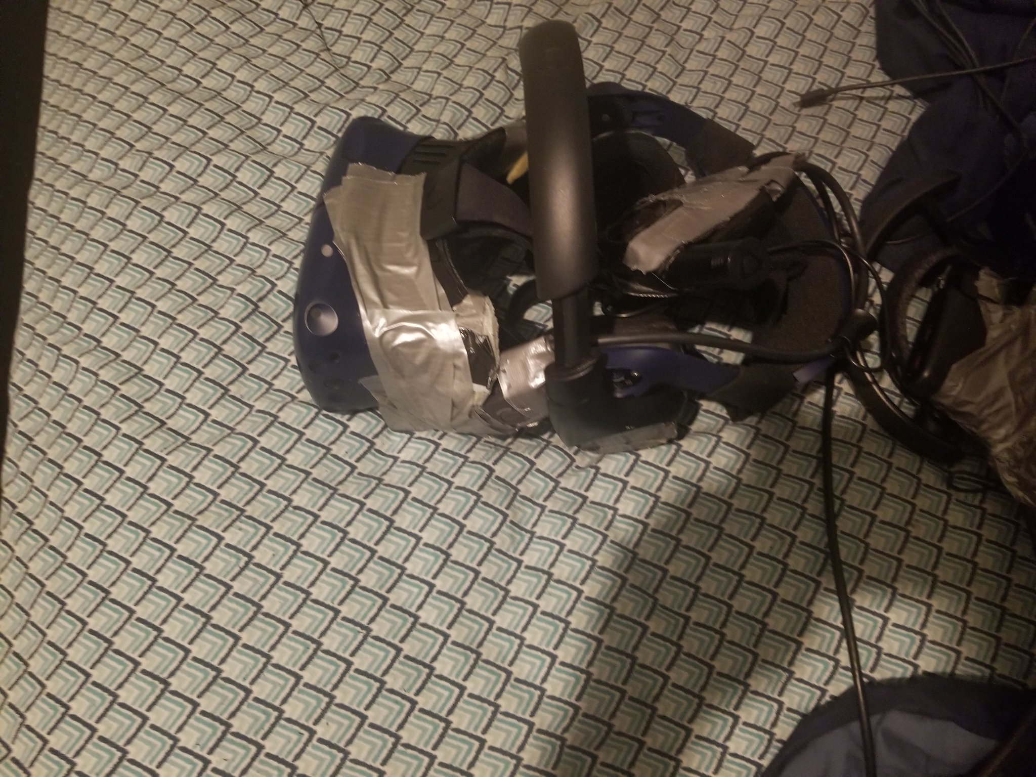 Torimaku🔞 on Twitter: "When in doubt, duct tape https://t.co/Ylhfd5CYwh" / Twitter