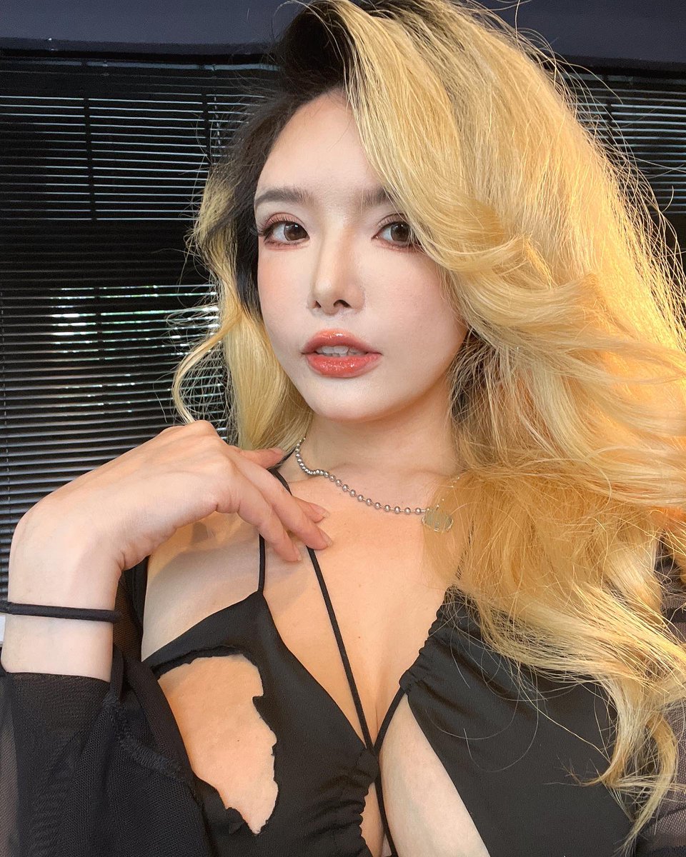 今天的拍摄结束啦 ️ https://t.co/bmJYwMlFXS 秋和柯基 @xiaxiaoqiu