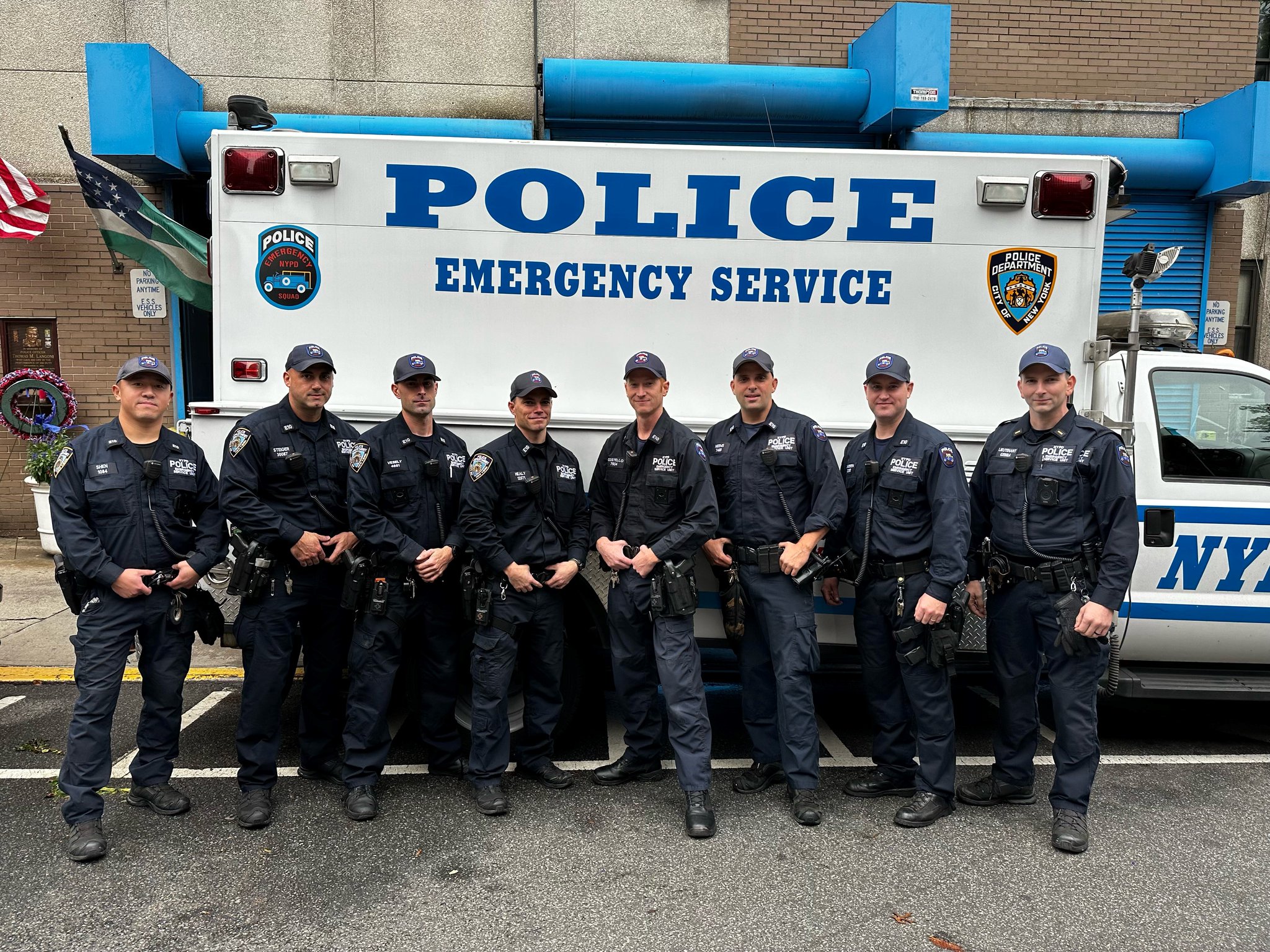 NYPD NEWS on Twitter: "When an individual threatened to jump onto ongoing traffic at the Grand ...