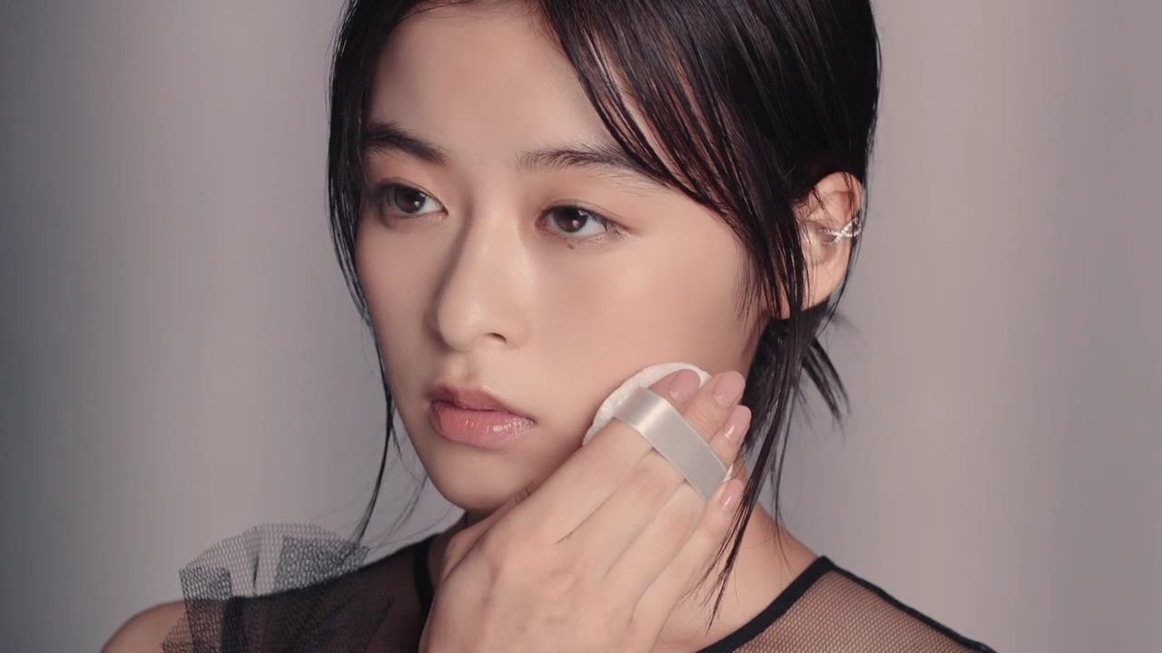 動画NOW on Twitter: "森七菜 が出演する 花王 プリマヴィスタ のCM 「22秋フェイスパウダー ポアレスフィクサー」篇。 https://t.co/f6kGjXLuU9 ...