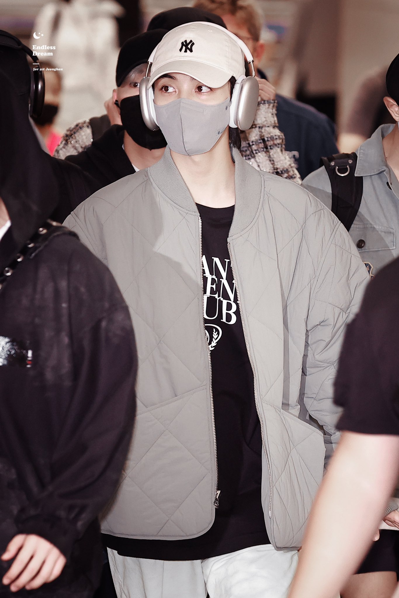 Endless Dream on Twitter: "221003 ICN arrival HD #정한 #윤정한 #Jeonghan #ジョンハン #세븐틴 #seventeen https ...