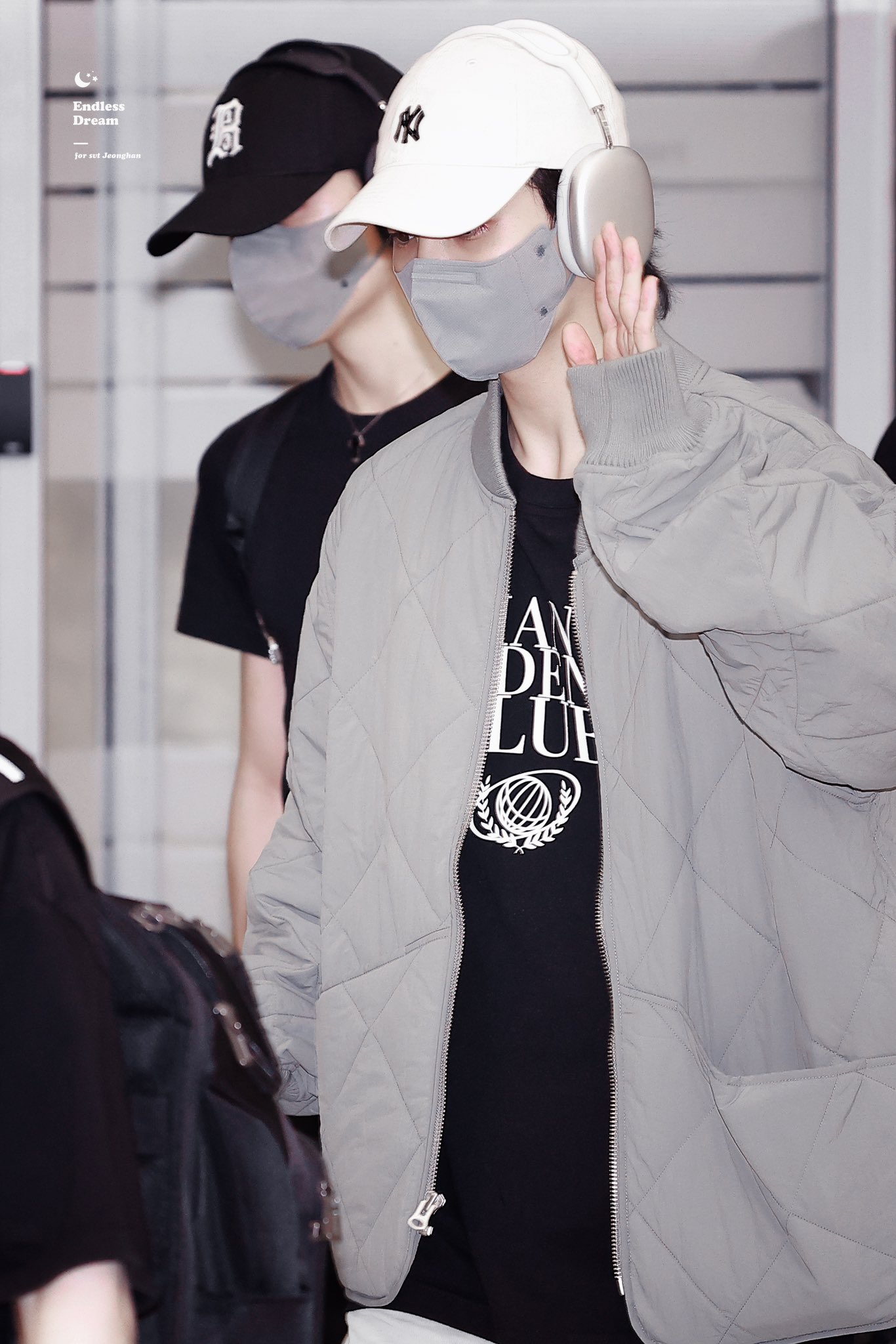 Endless Dream on Twitter: "221003 ICN arrival HD #정한 #윤정한 #Jeonghan #ジョンハン #세븐틴 #seventeen https ...