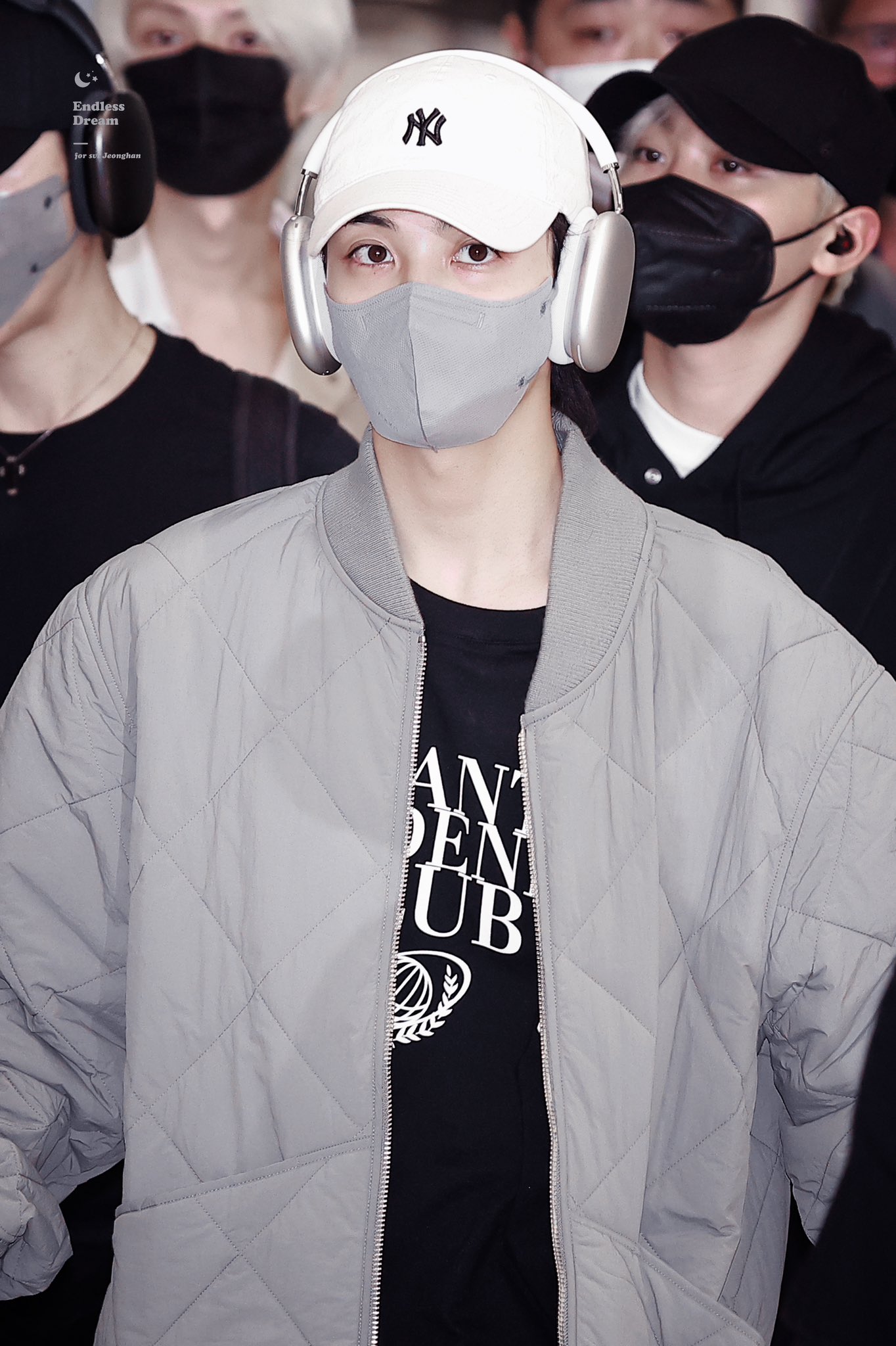 Endless Dream on Twitter: "221003 ICN arrival HD #정한 #윤정한 #Jeonghan #ジョンハン #세븐틴 #seventeen https ...