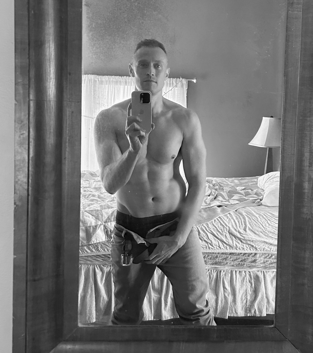 Davey Wavey 🏳️‍🌈 on Twitter: "Shirtless (and nearly pantless) to celebrate 5 years of http ...