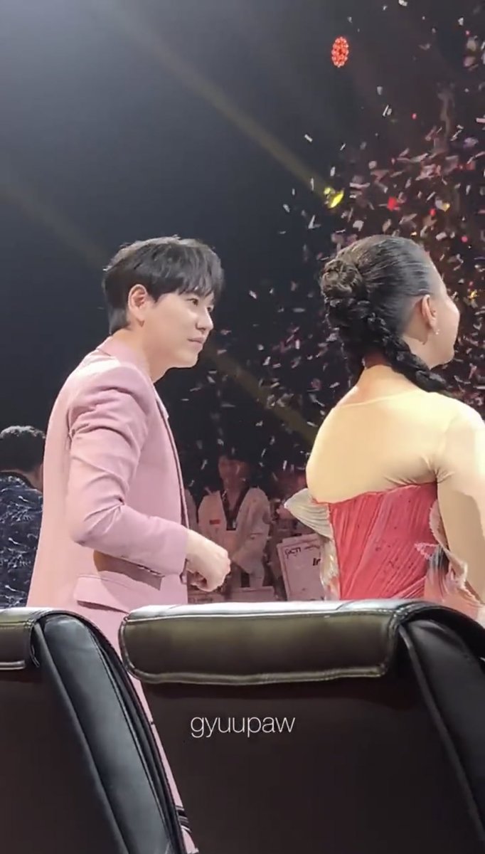 taaa on Twitter: "kelakuan kyu waktu ada member sama gaada member. kalo sama member keliatan ...