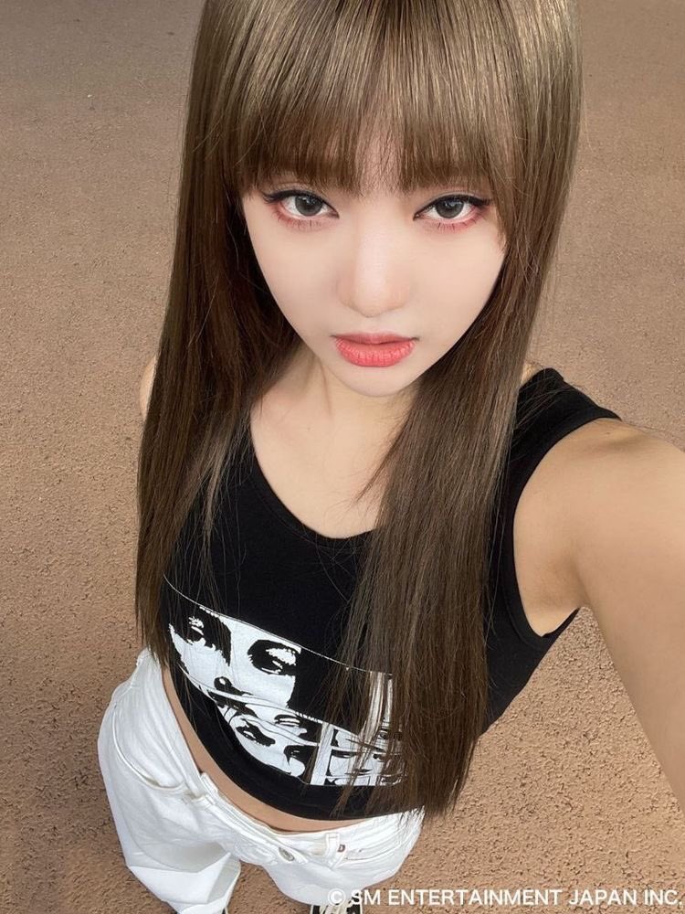 ؘ on Twitter: "joy and ningning in y2k pose"