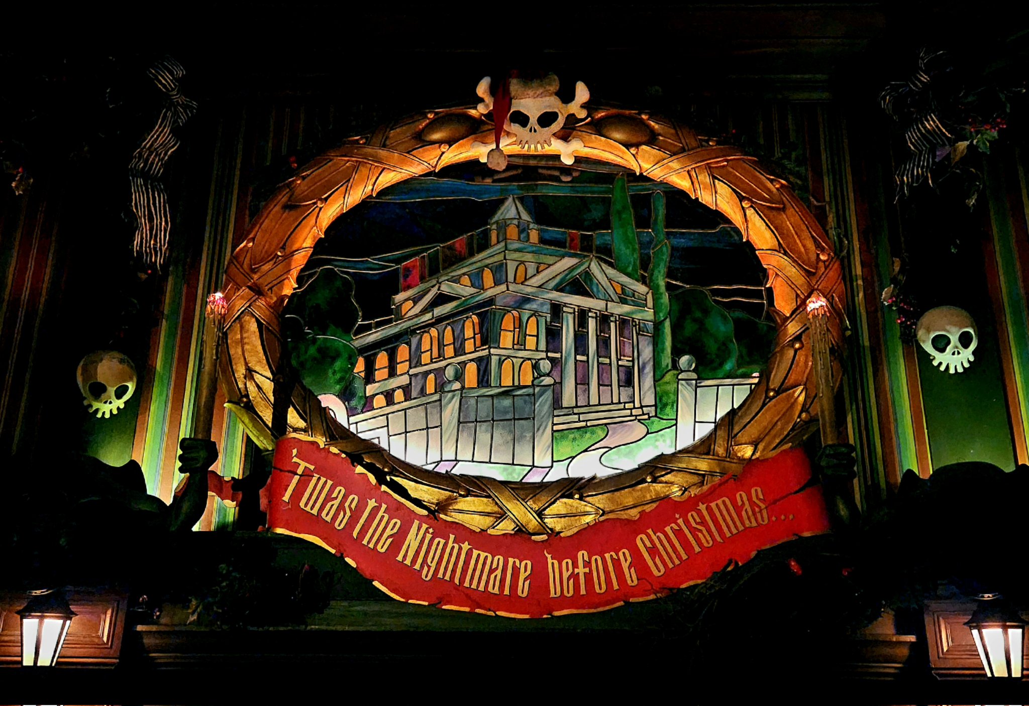 Haunted Mansion Holiday Stretching Room 2022