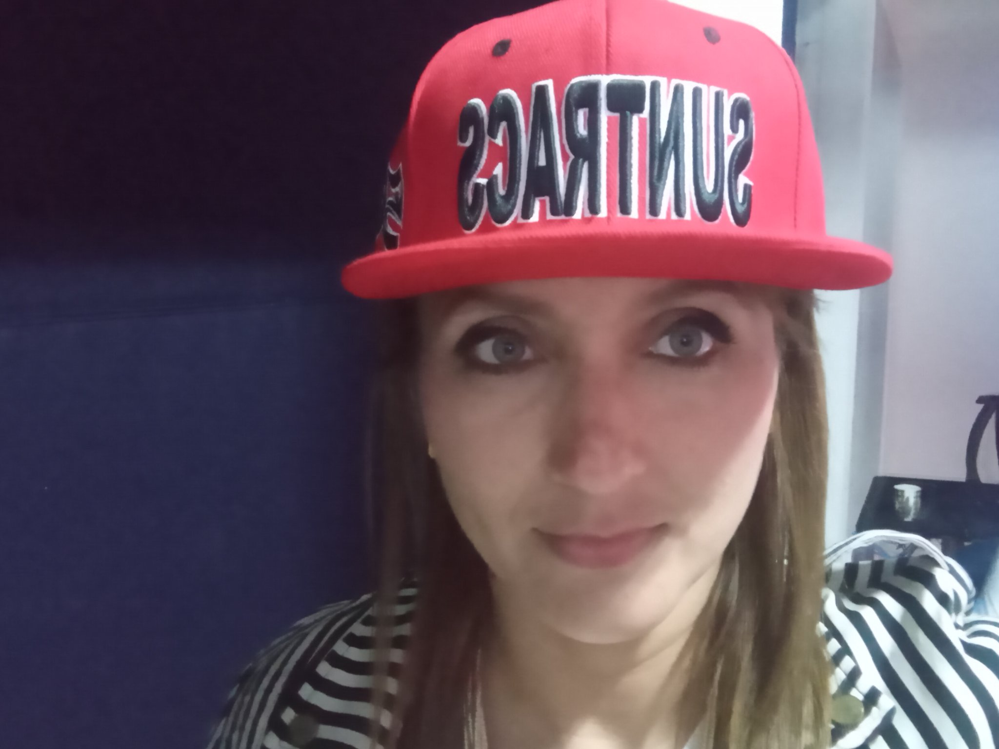 Linda Bran on Twitter: "Obsequio de @suntracs1 por su 50 años. Lo ideal habría sido un casco, la ...