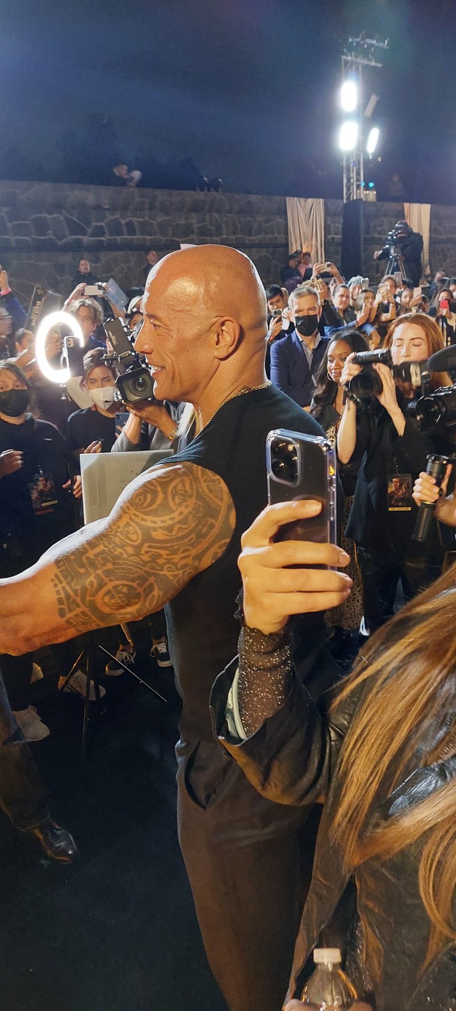 Pelicomic on Twitter: "Te quiero mucho @TheRock ️ Pronto podremos ver #BlackAdam https://t.co ...