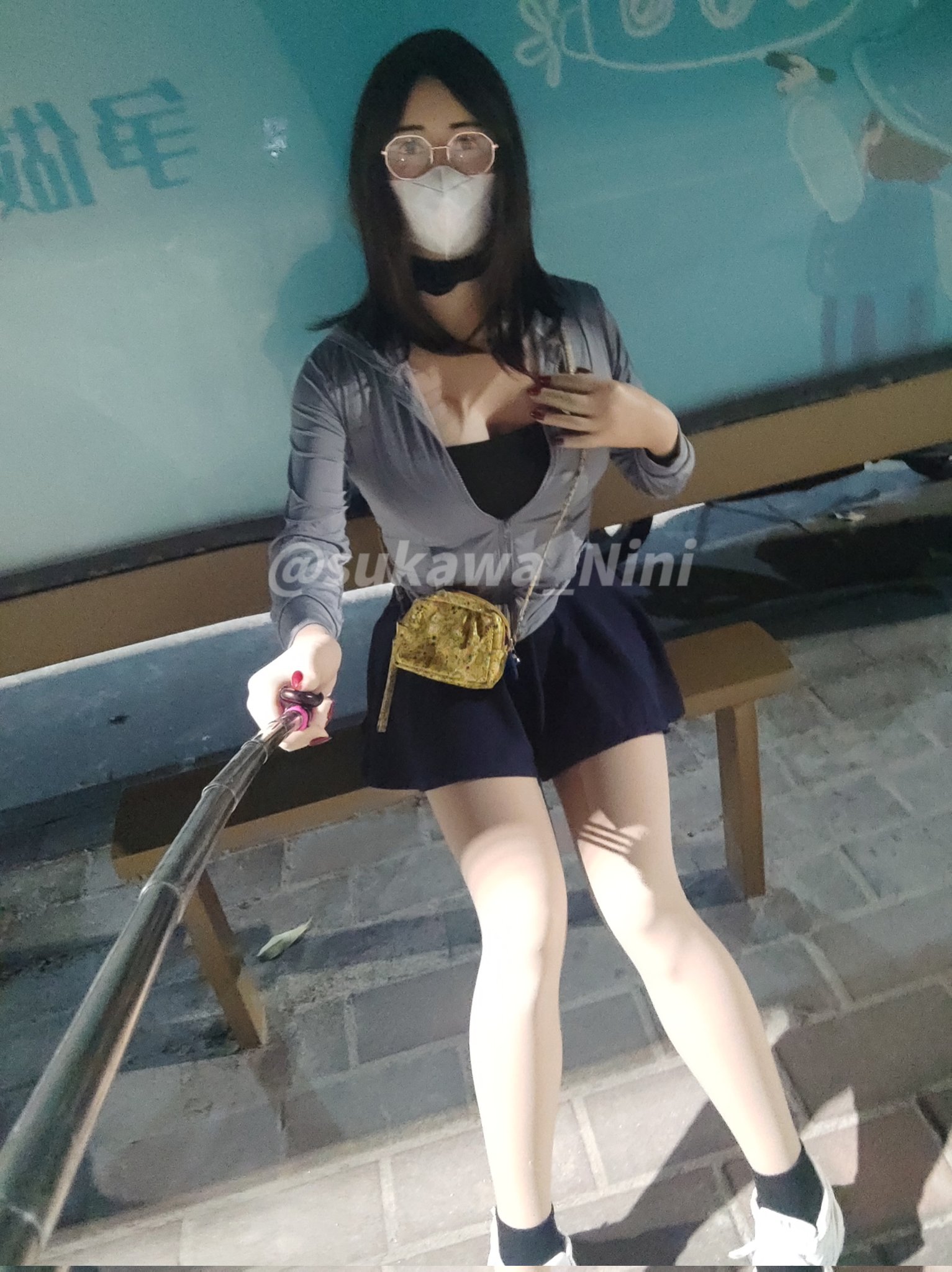 Sukawa_Nini on Twitter: "深夜公交站漏出Part1😈這麼晚了還有這麼多車 #漏出 #femalemask #skinsuit https://t.co ...