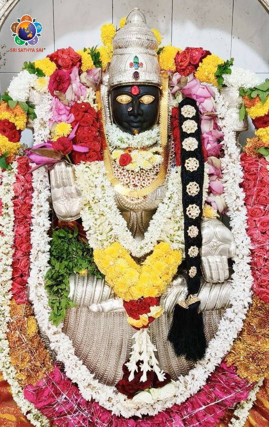 Sri Sathya Sai Baba - Official on Twitter: "Mother Gayatri Darshan | Prasanthi Nilayam # ...