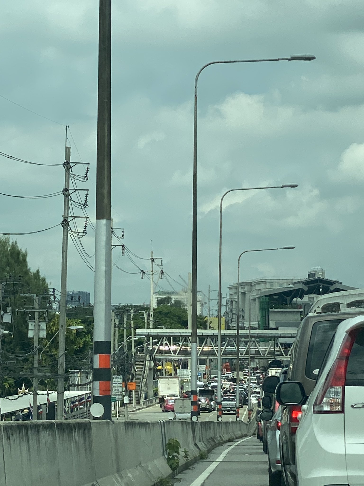 JS100 on Twitter: "RT @mmoeimpt: @js100radio ไปศูนย์ราชการ รถติดมาก 😫 https://t.co/5GULHw9G6u ...