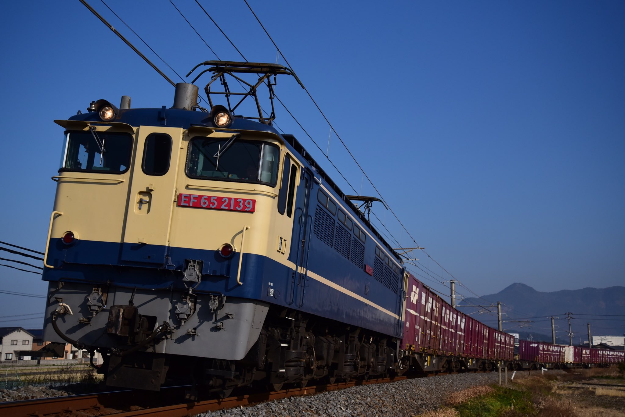 spring on Twitter: "EF65 2139さよならですか？ まだピカピカだと思っていたらあんなにカサカサPFになってたんですね。 https://t.co/tuWsbqowv4 ...
