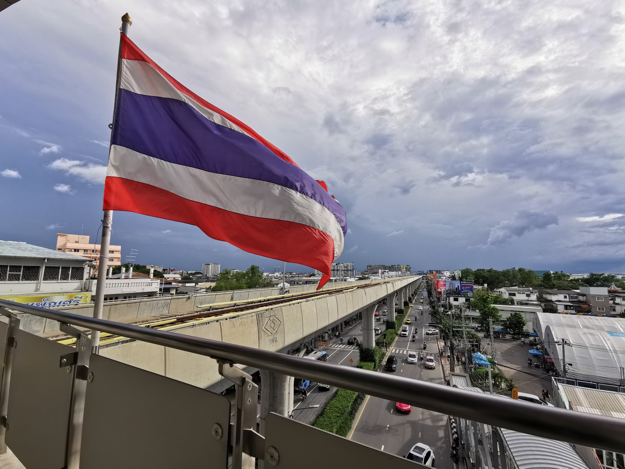 JS100 on Twitter: "RT @wannabehanuman: บีทีเอสสายหยุดและสะพานใหม่@js100radio https://t.co ...