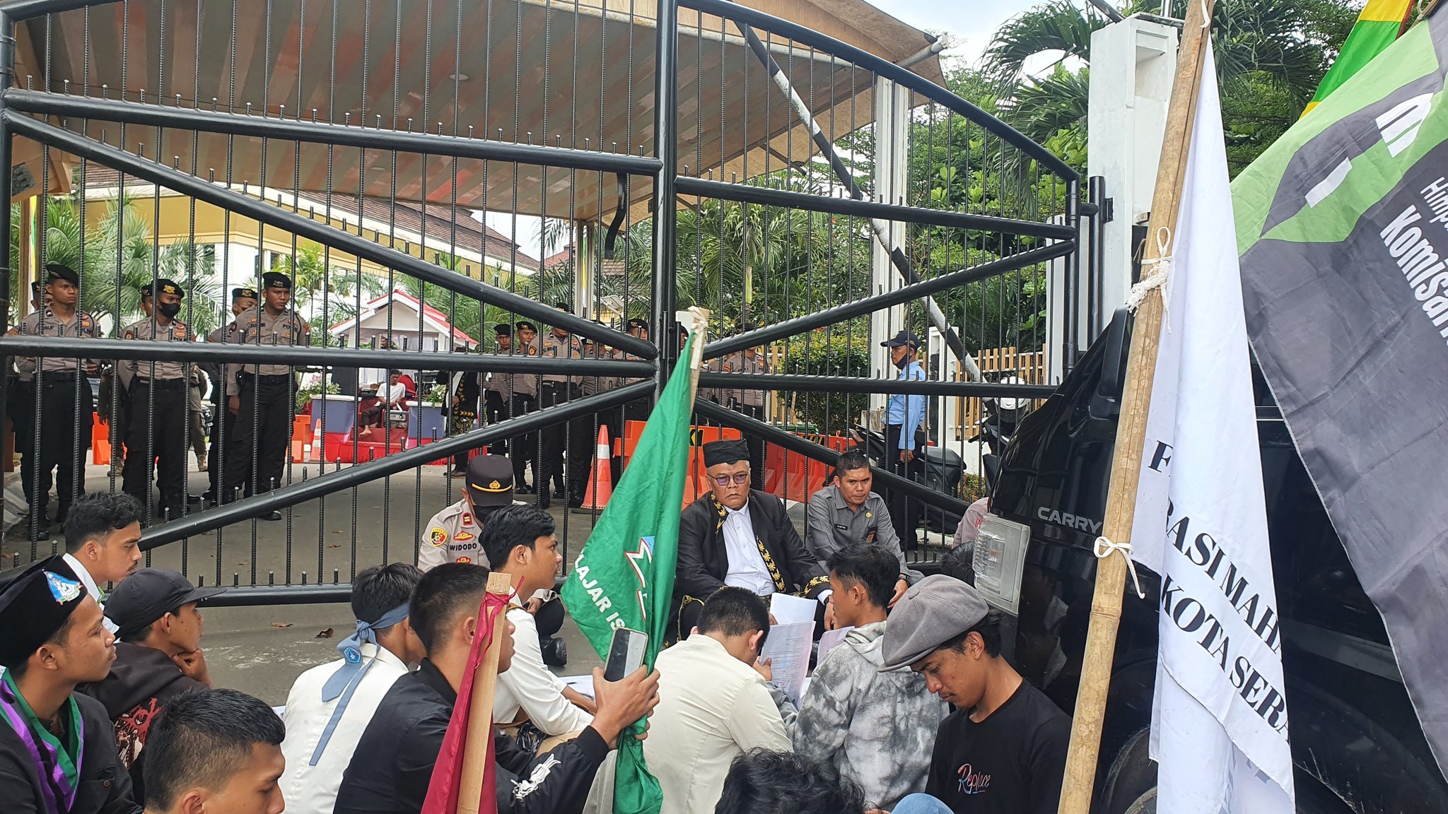 Sahabat Cak Nawa on Twitter: "Wakil Ketua DPRD Banten Fraksi Demokrat @caknawa menyambut hangat ...